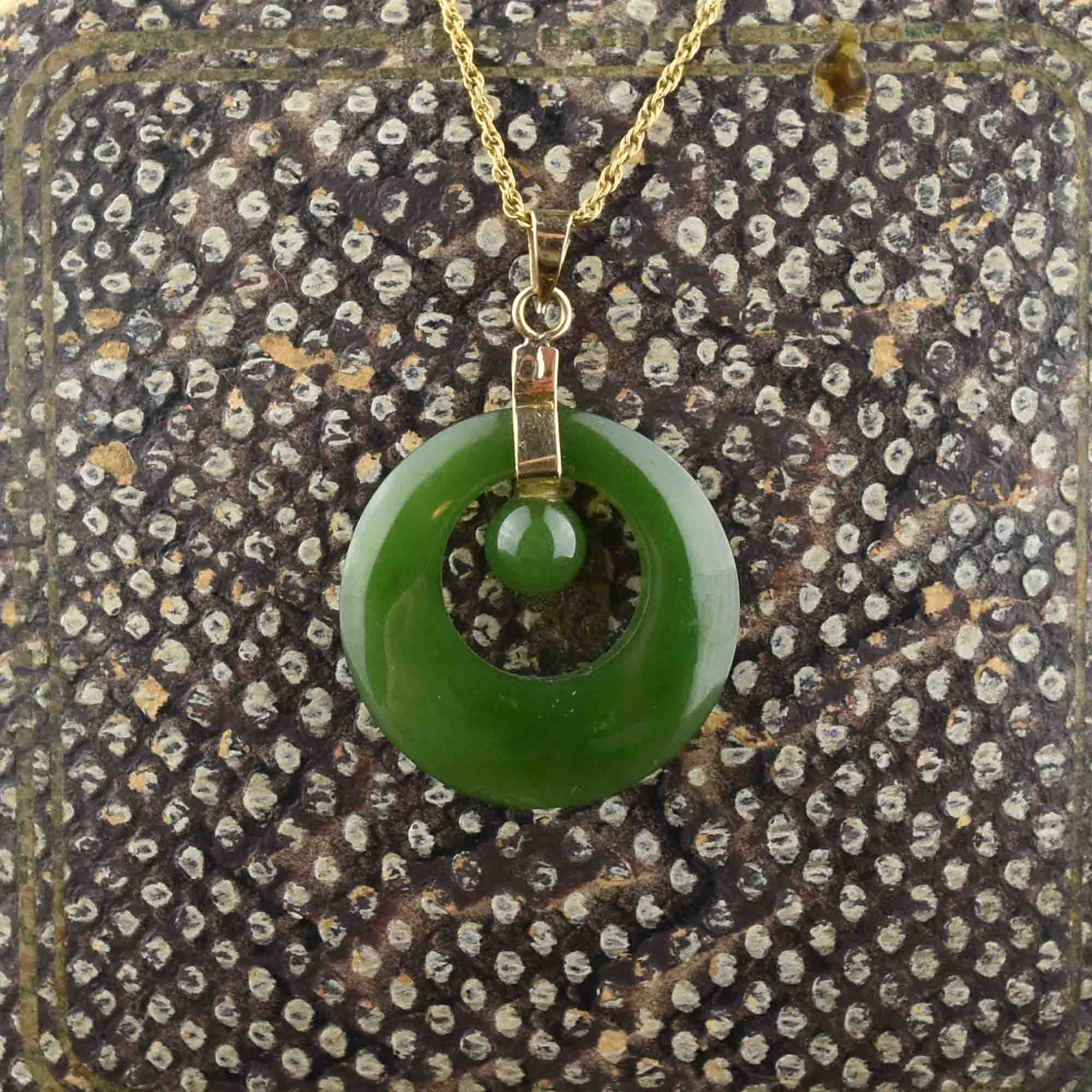 Vintage 14K Gold Jade Target Pendant Necklace – Boylerpf